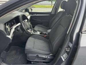 Pelēks Volkswagen Golf VIII 2021 Rīga, ar dzinēja tilpumu 1.00 L un nobraukumu 132 tūkst. km par 14900 €, foto 10 vietnē AUTOMOTO.COM.LV