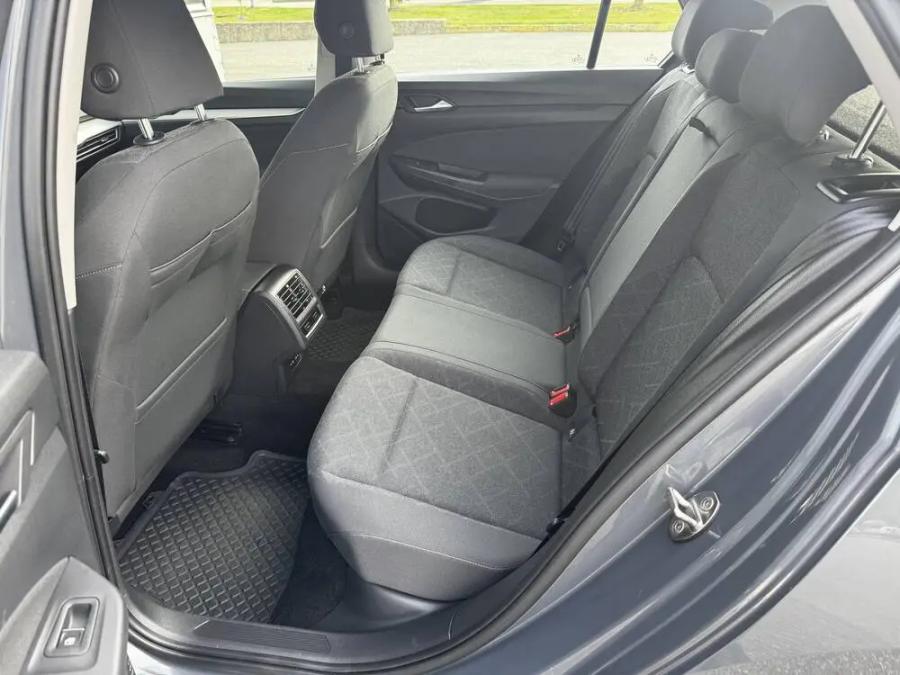 Pelēks Volkswagen Golf VIII 2021 Rīga, ar dzinēja tilpumu 1.00 L un nobraukumu 132 tūkst. km par 14900 €, foto 11 vietnē AUTOMOTO.COM.LV
