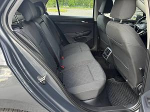 Pelēks Volkswagen Golf VIII 2021 Rīga, ar dzinēja tilpumu 1.00 L un nobraukumu 132 tūkst. km par 14900 €, foto 12 vietnē AUTOMOTO.COM.LV
