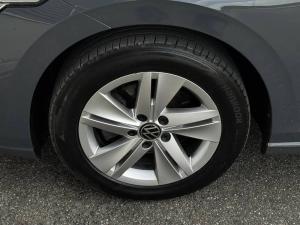 Pelēks Volkswagen Golf VIII 2021 Rīga, ar dzinēja tilpumu 1.00 L un nobraukumu 132 tūkst. km par 14900 €, foto 15 vietnē AUTOMOTO.COM.LV