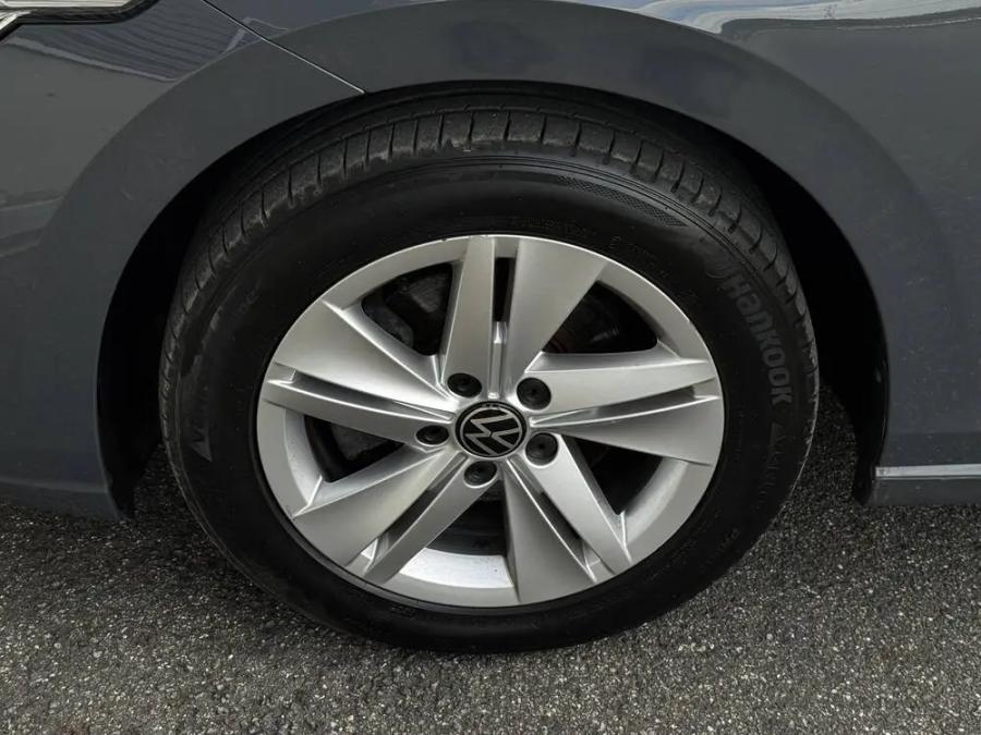 Pelēks Volkswagen Golf VIII 2021 Rīga, ar dzinēja tilpumu 1.00 L un nobraukumu 132 tūkst. km par 14900 €, foto 15 vietnē AUTOMOTO.COM.LV