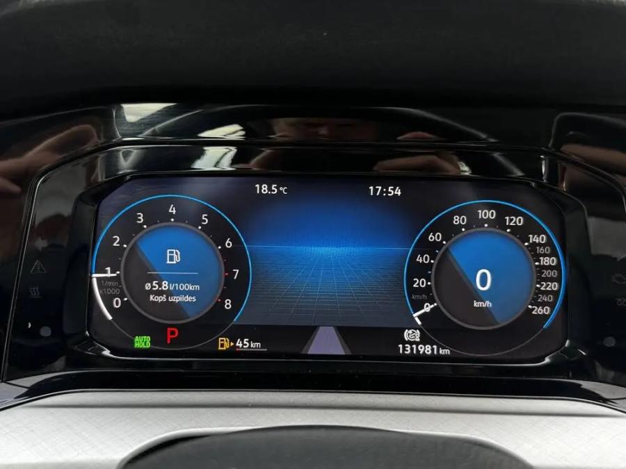Pelēks Volkswagen Golf VIII 2021 Rīga, ar dzinēja tilpumu 1.00 L un nobraukumu 132 tūkst. km par 14900 €, foto 17 vietnē AUTOMOTO.COM.LV