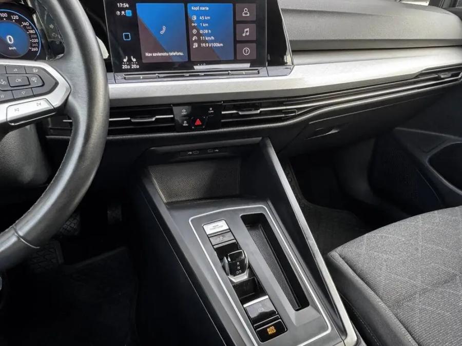 Pelēks Volkswagen Golf VIII 2021 Rīga, ar dzinēja tilpumu 1.00 L un nobraukumu 132 tūkst. km par 14900 €, foto 18 vietnē AUTOMOTO.COM.LV