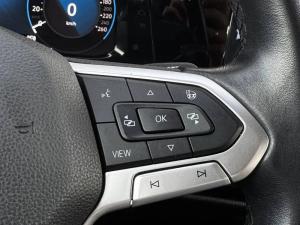Pelēks Volkswagen Golf VIII 2021 Rīga, ar dzinēja tilpumu 1.00 L un nobraukumu 132 tūkst. km par 14900 €, foto 23 vietnē AUTOMOTO.COM.LV