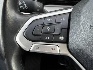 Pelēks Volkswagen Golf VIII 2021 Rīga, ar dzinēja tilpumu 1.00 L un nobraukumu 132 tūkst. km par 14900 €, foto 24 vietnē AUTOMOTO.COM.LV