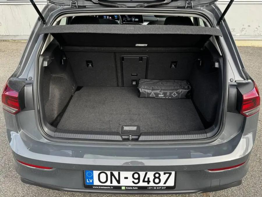 Pelēks Volkswagen Golf VIII 2021 Rīga, ar dzinēja tilpumu 1.00 L un nobraukumu 132 tūkst. km par 14900 €, foto 27 vietnē AUTOMOTO.COM.LV
