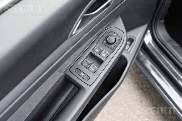 Grey Volkswagen Golf VIII 2022 in Riga, with an engine capacity of 1.40 L and mileage of 112 thousand km for 20450 €, photo 9 on AUTOMOTO.COM.LV