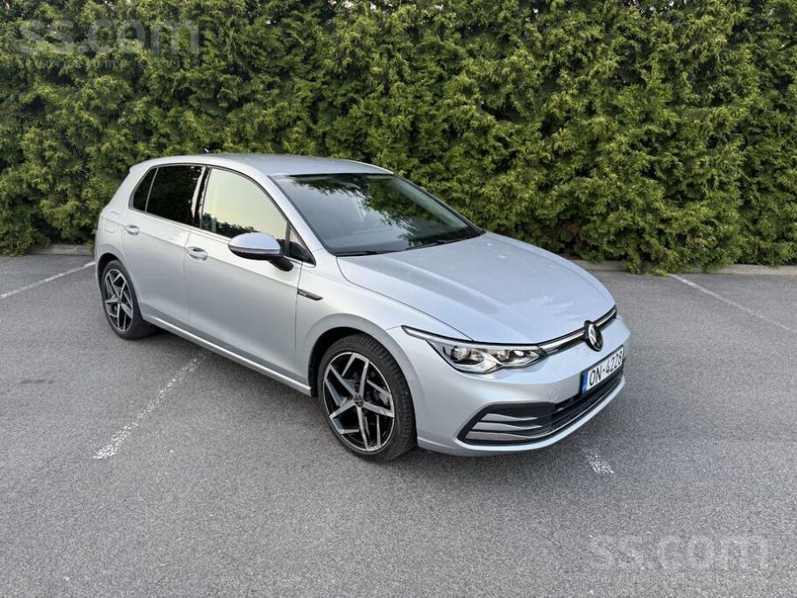 Grey Volkswagen Golf VIII 2022 in Riga, with an engine capacity of 1.50 L and mileage of 55 thousand km for 19900 €, photo 4 on AUTOMOTO.COM.LV