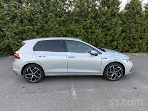 Grey Volkswagen Golf VIII 2022 in Riga, with an engine capacity of 1.50 L and mileage of 55 thousand km for 19900 €, photo 5 on AUTOMOTO.COM.LV