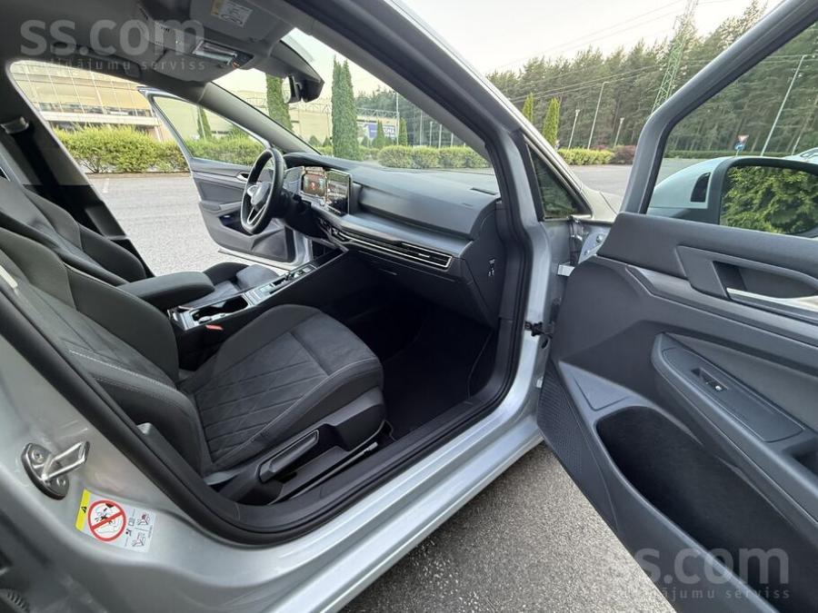 Grey Volkswagen Golf VIII 2022 in Riga, with an engine capacity of 1.50 L and mileage of 55 thousand km for 19900 €, photo 12 on AUTOMOTO.COM.LV