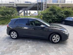 Серый Фольксваген Golf 8 2022 в Рига, объемом двигателя 1.50 л и пробегом 35 тыс. км за 18100 €, фото 4 на AUTOMOTO.COM.LV