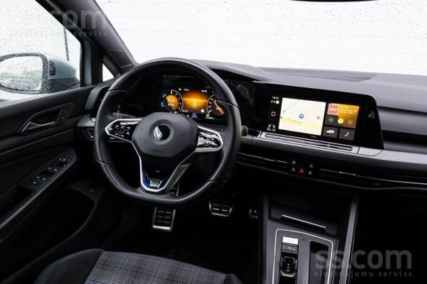 Grey Volkswagen Golf VIII 2022 in Riga, with an engine capacity of 1.40 L and mileage of 121 thousand km for 19250 €, photo 9 on AUTOMOTO.COM.LV