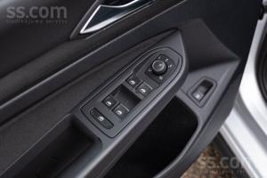 Pelēks Volkswagen Golf VIII 2022 Rīga, ar dzinēja tilpumu 1.40 L un nobraukumu 121 tūkst. km par 19250 €, foto 20 vietnē AUTOMOTO.COM.LV