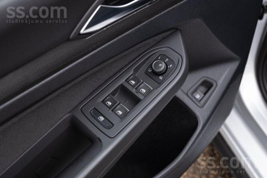 Pelēks Volkswagen Golf VIII 2022 Rīga, ar dzinēja tilpumu 1.40 L un nobraukumu 121 tūkst. km par 19250 €, foto 20 vietnē AUTOMOTO.COM.LV