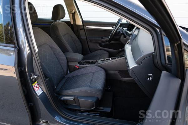 Volkswagen Golf VIII 2022 Rīga vietnē Pelēks Volkswagen Golf VIII 2022 Rīga, ar dzinēja tilpumu 1.50 L un nobraukumu 114 tūkst. km par 17950 €, foto 8 vietnē AUTOMOTO.COM.LV
