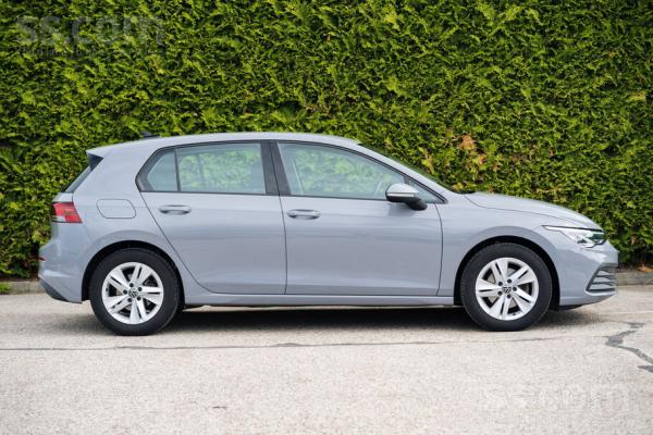 Pelēks Volkswagen Golf VIII 2024 Rīga, ar dzinēja tilpumu 1.50 L un nobraukumu 52 tūkst. km par 21900 €, foto 4 vietnē AUTOMOTO.COM.LV