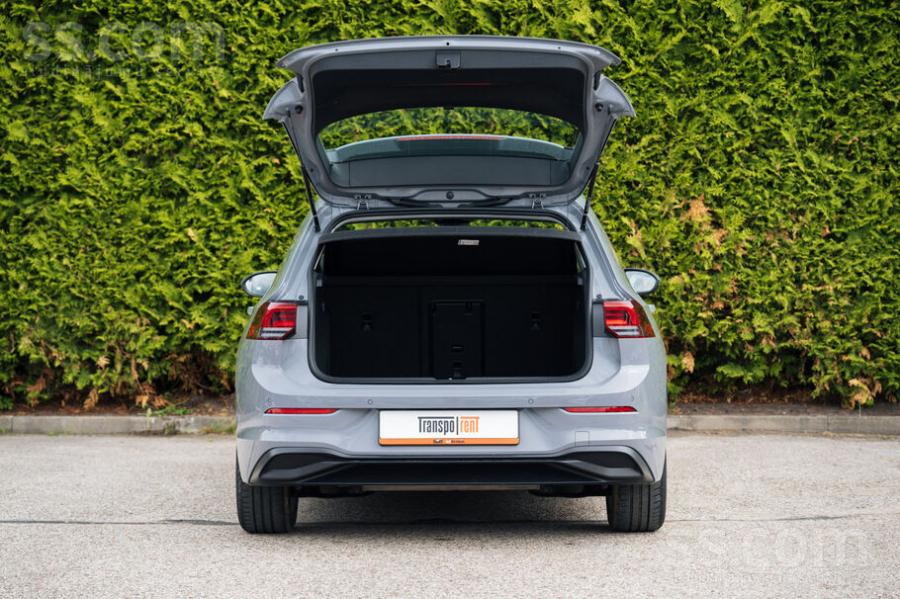 Pelēks Volkswagen Golf VIII 2024 Rīga, ar dzinēja tilpumu 1.50 L un nobraukumu 52 tūkst. km par 21900 €, foto 8 vietnē AUTOMOTO.COM.LV