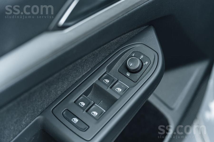 Pelēks Volkswagen Golf VIII 2024 Rīga, ar dzinēja tilpumu 1.50 L un nobraukumu 52 tūkst. km par 21900 €, foto 12 vietnē AUTOMOTO.COM.LV