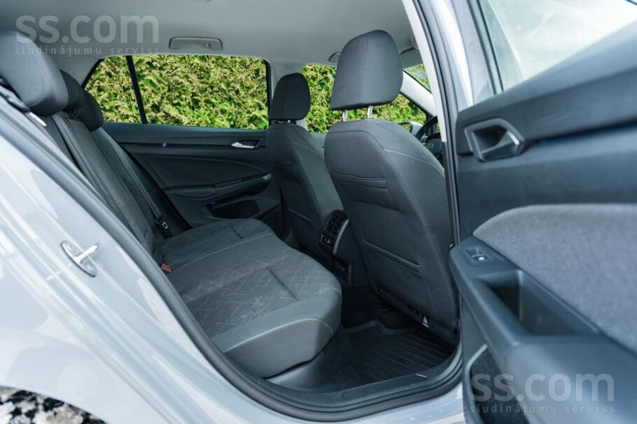 Pelēks Volkswagen Golf VIII 2024 Rīga, ar dzinēja tilpumu 1.50 L un nobraukumu 52 tūkst. km par 21900 €, foto 15 vietnē AUTOMOTO.COM.LV