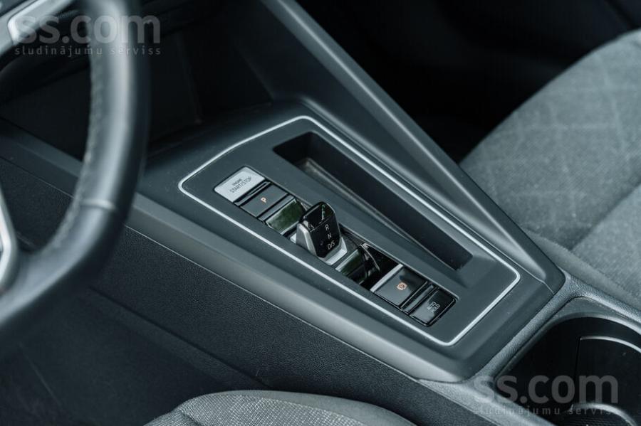 Pelēks Volkswagen Golf VIII 2024 Rīga, ar dzinēja tilpumu 1.50 L un nobraukumu 52 tūkst. km par 21900 €, foto 18 vietnē AUTOMOTO.COM.LV