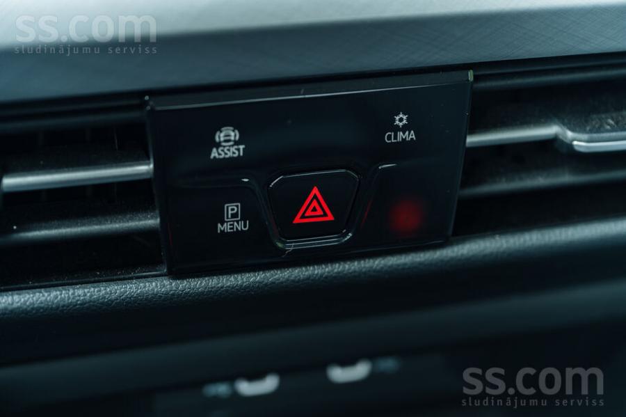Pelēks Volkswagen Golf VIII 2024 Rīga, ar dzinēja tilpumu 1.50 L un nobraukumu 52 tūkst. km par 21900 €, foto 19 vietnē AUTOMOTO.COM.LV