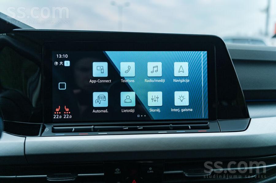 Pelēks Volkswagen Golf VIII 2024 Rīga, ar dzinēja tilpumu 1.50 L un nobraukumu 52 tūkst. km par 21900 €, foto 21 vietnē AUTOMOTO.COM.LV