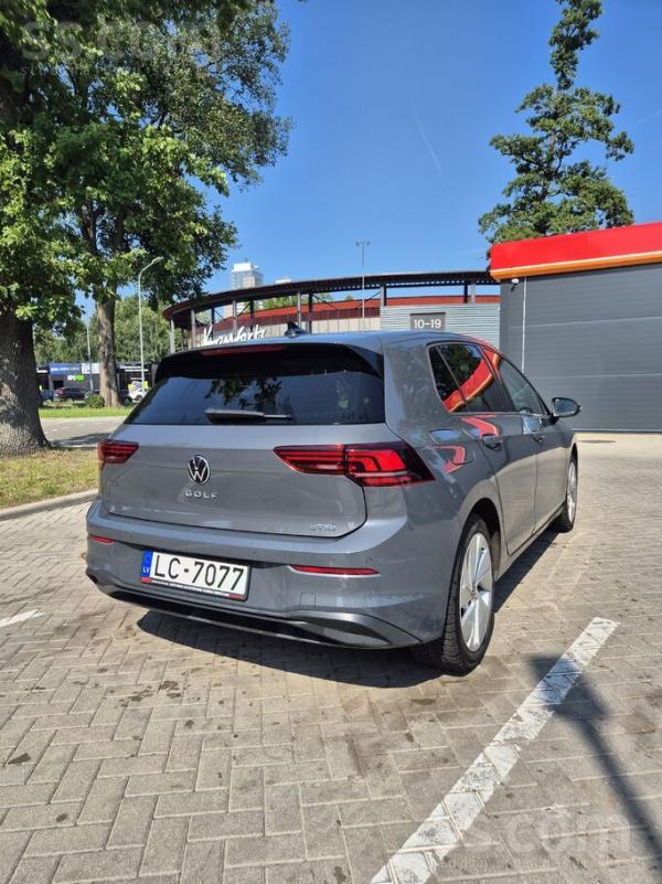 Pelēks Volkswagen Golf VIII 2024 Rīga, ar dzinēja tilpumu 1.50 L un nobraukumu 15 tūkst. km par 23750 €, foto 4 vietnē AUTOMOTO.COM.LV