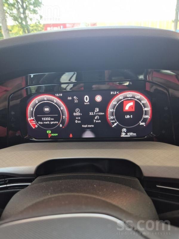 Pelēks Volkswagen Golf VIII 2024 Rīga, ar dzinēja tilpumu 1.50 L un nobraukumu 15 tūkst. km par 23750 €, foto 6 vietnē AUTOMOTO.COM.LV