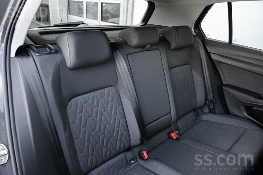Pelēks Volkswagen Golf VIII 2024 Rīga, ar dzinēja tilpumu 1.50 L un nobraukumu 34 tūkst. km par 22900 €, foto 9 vietnē AUTOMOTO.COM.LV