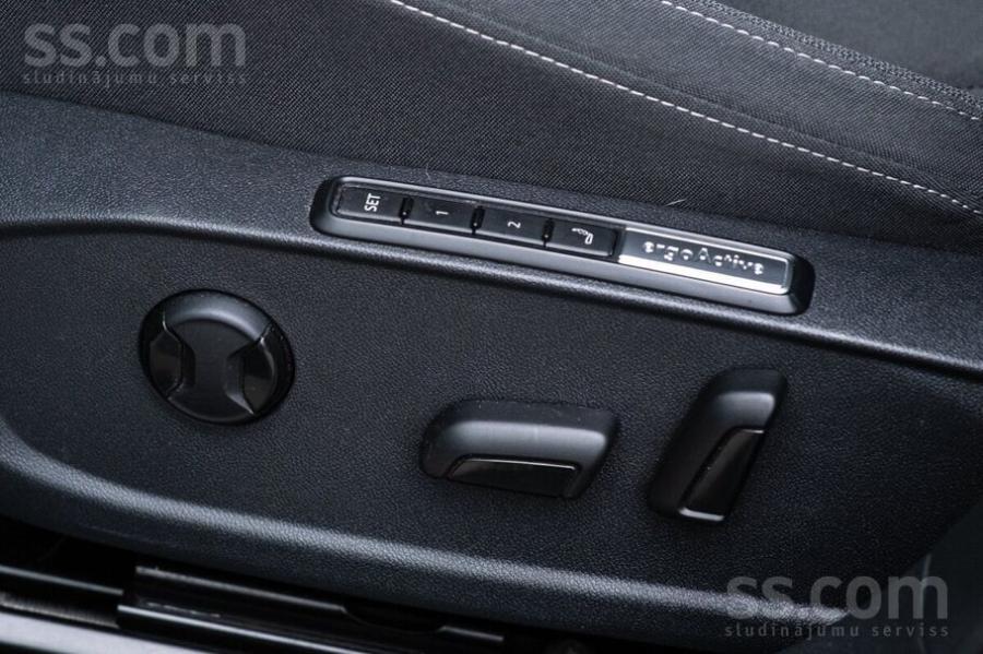 Grey Volkswagen Golf VIII 2024 in Riga, with an engine capacity of 1.50 L and mileage of 41 thousand km for 21650 €, photo 19 on AUTOMOTO.COM.LV