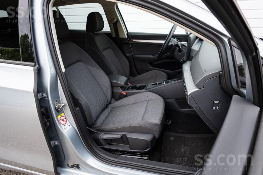 Pelēks Volkswagen Golf VIII 2025 Rīga, ar dzinēja tilpumu 2.00 L un nobraukumu 27 tūkst. km par 28750 €, foto 7 vietnē AUTOMOTO.COM.LV