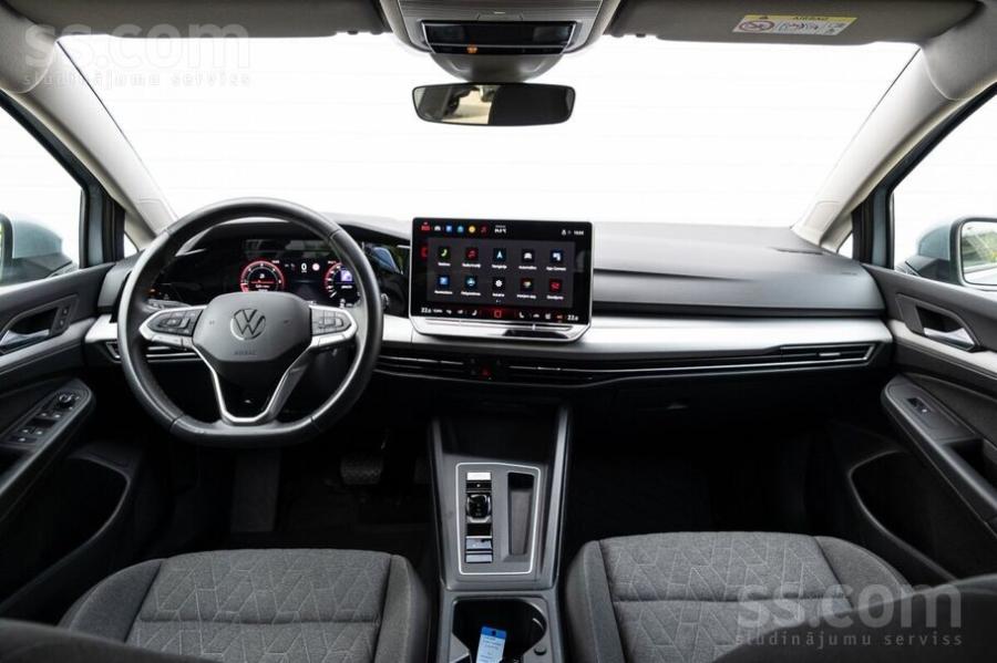 Pelēks Volkswagen Golf VIII 2025 Rīga, ar dzinēja tilpumu 2.00 L un nobraukumu 27 tūkst. km par 28750 €, foto 9 vietnē AUTOMOTO.COM.LV
