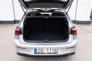 Pelēks Volkswagen Golf VIII 2025 Rīga, ar dzinēja tilpumu 2.00 L un nobraukumu 27 tūkst. km par 28750 €, foto 19 vietnē AUTOMOTO.COM.LV