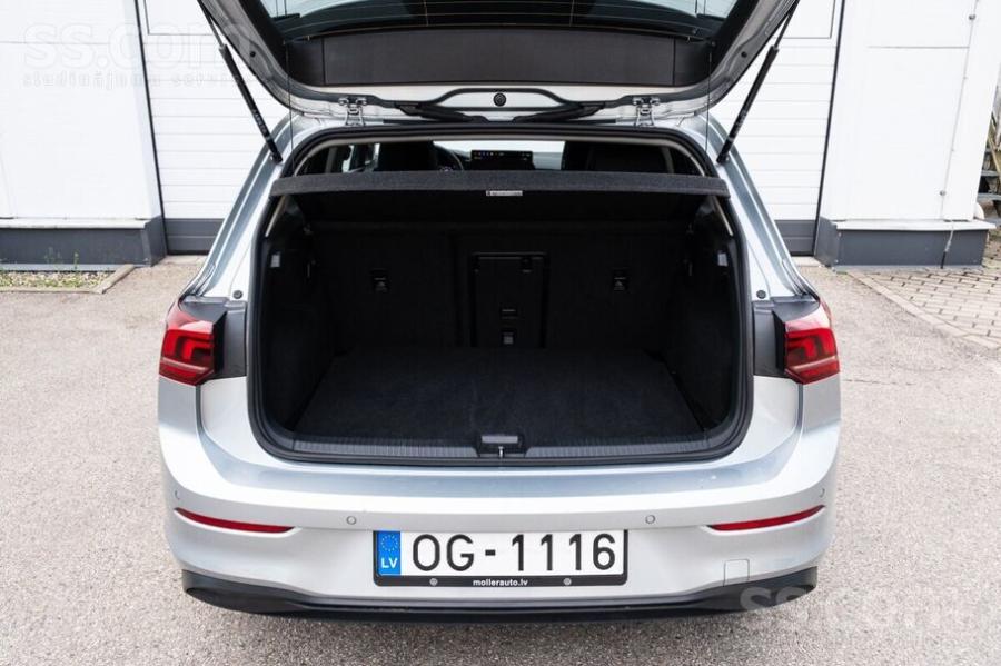 Pelēks Volkswagen Golf VIII 2025 Rīga, ar dzinēja tilpumu 2.00 L un nobraukumu 27 tūkst. km par 28750 €, foto 19 vietnē AUTOMOTO.COM.LV