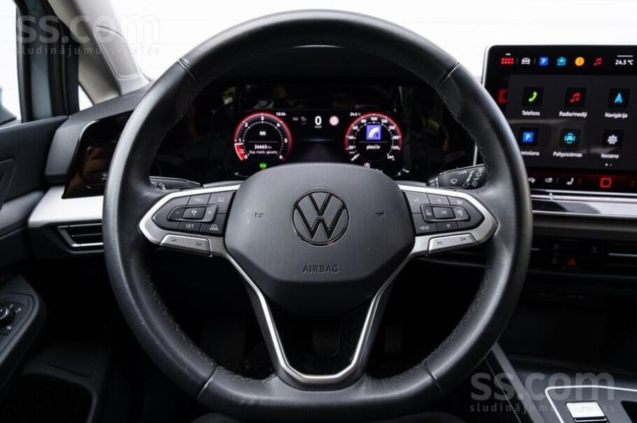 Pelēks Volkswagen Golf VIII 2025 Rīga, ar dzinēja tilpumu 2.00 L un nobraukumu 27 tūkst. km par 28750 €, foto 21 vietnē AUTOMOTO.COM.LV