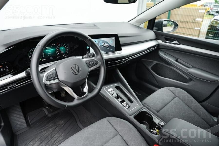 Серый Фольксваген Golf 8 2025 в Рига, объемом двигателя 1.00 л и пробегом 13 тыс. км за 23450 €, фото 25 на AUTOMOTO.COM.LV