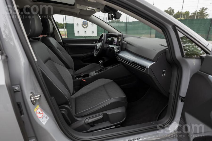 Pelēks Volkswagen Golf VIII 2026 Rīga, ar dzinēja tilpumu 1.50 L un nobraukumu 10 tūkst. km par 24000 €, foto 8 vietnē AUTOMOTO.COM.LV