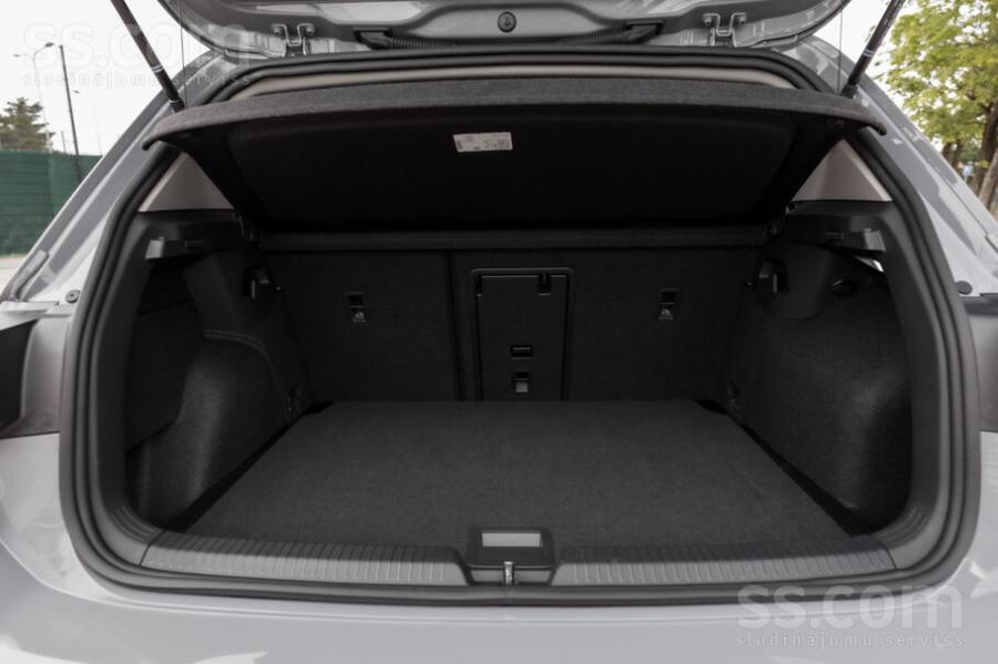 Pelēks Volkswagen Golf VIII 2026 Rīga, ar dzinēja tilpumu 1.50 L un nobraukumu 10 tūkst. km par 24000 €, foto 19 vietnē AUTOMOTO.COM.LV