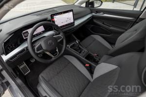 Pelēks Volkswagen Golf VIII 2026 Rīga, ar dzinēja tilpumu 1.50 L un nobraukumu 10 tūkst. km par 24000 €, foto 20 vietnē AUTOMOTO.COM.LV