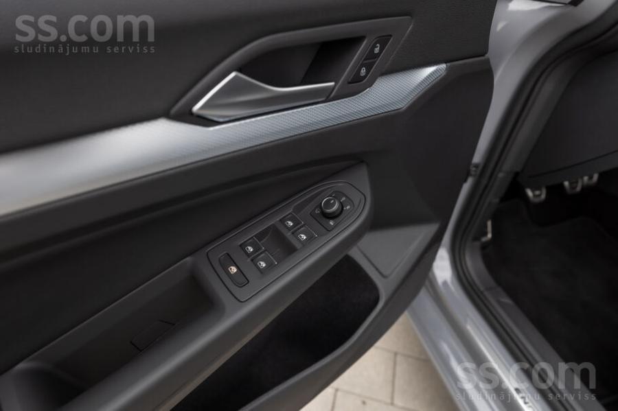 Pelēks Volkswagen Golf VIII 2026 Rīga, ar dzinēja tilpumu 1.50 L un nobraukumu 10 tūkst. km par 24000 €, foto 22 vietnē AUTOMOTO.COM.LV