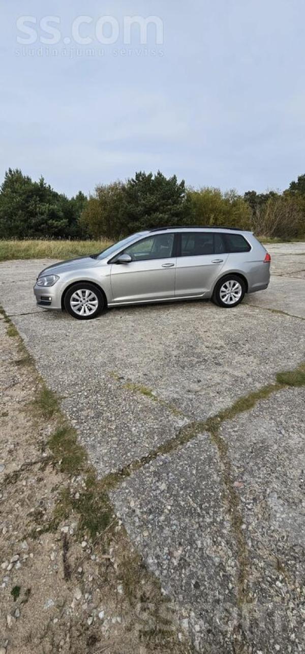 Volkswagen Golf VIII 2014 in Liepaja on AUTOMOTO.COM.LV Grey Volkswagen Golf VIII 2014 in Liepaja, with an engine capacity of 1.60 L and mileage of 40 thousand km for 4700 €, photo 3 on AUTOMOTO.COM.LV