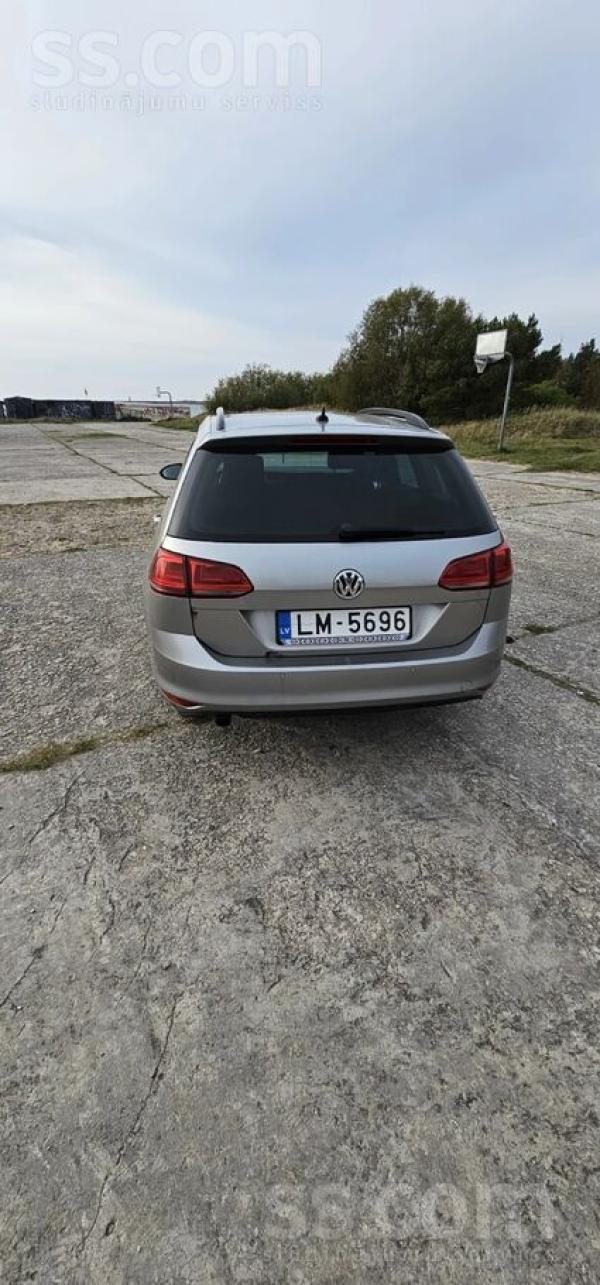 Volkswagen Golf VIII 2014 in Liepaja on AUTOMOTO.COM.LV Grey Volkswagen Golf VIII 2014 in Liepaja, with an engine capacity of 1.60 L and mileage of 40 thousand km for 4700 €, photo 4 on AUTOMOTO.COM.LV