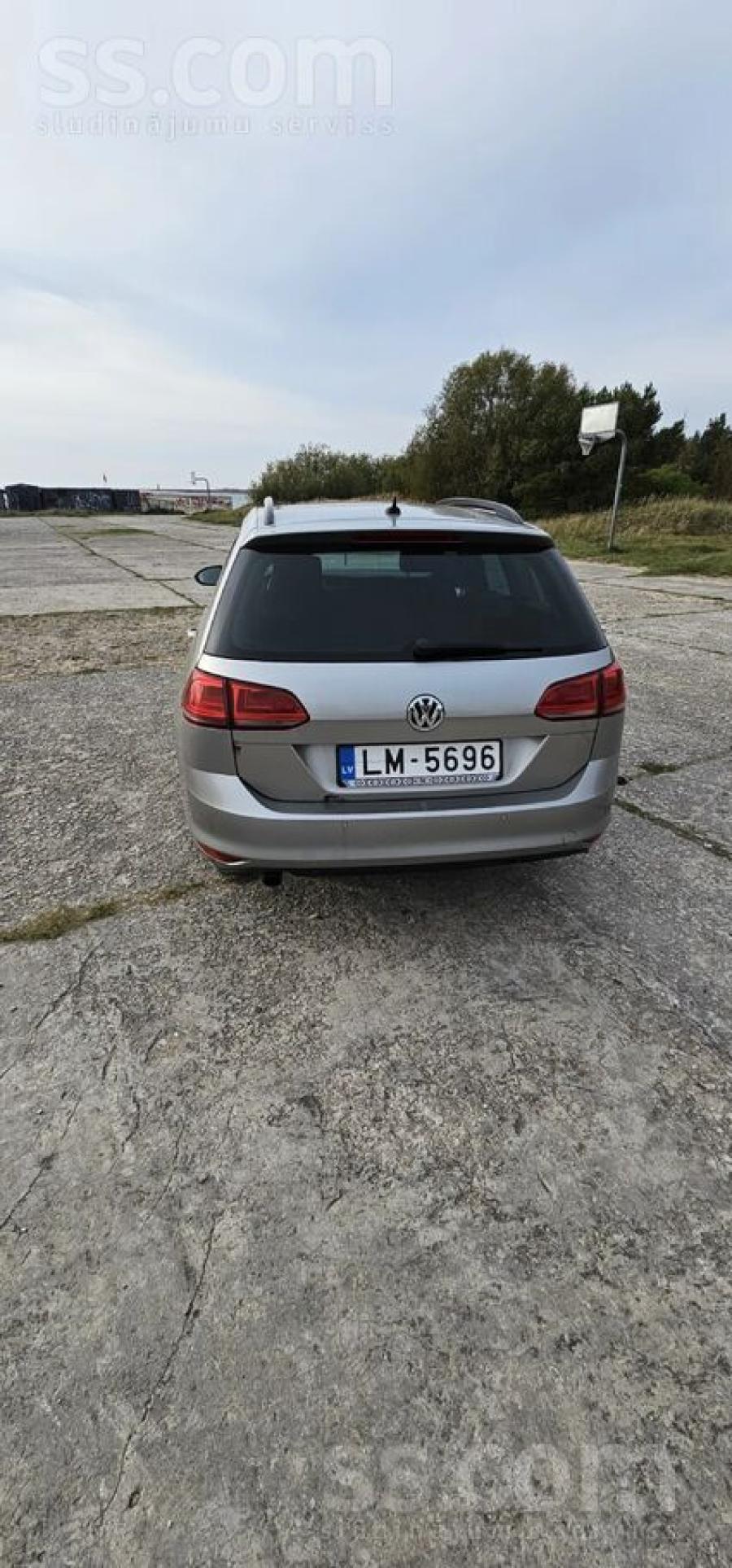Grey Volkswagen Golf VIII 2014 in Liepaja, with an engine capacity of 1.60 L and mileage of 40 thousand km for 4700 €, photo 4 on AUTOMOTO.COM.LV