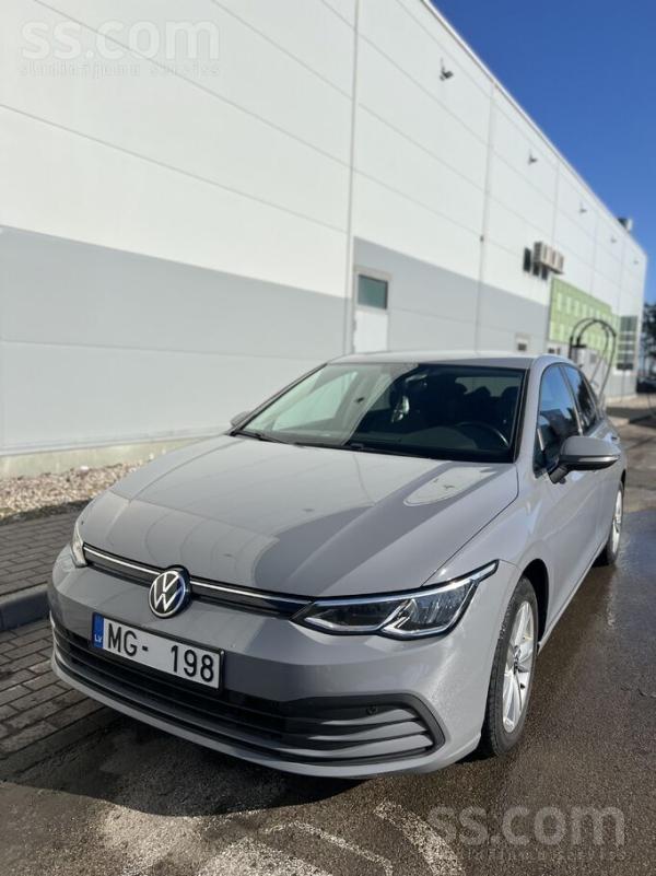 Серый Фольксваген Golf 8 2021 в Рига, объемом двигателя 1.00 л и пробегом 107 тыс. км за 17500 €, фото 1 на AUTOMOTO.COM.LV