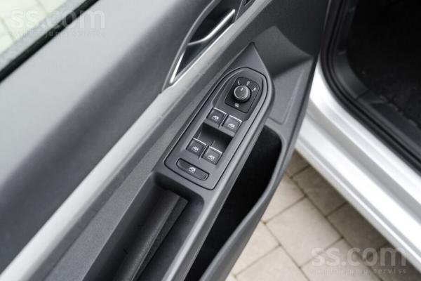 Pelēks Volkswagen Golf VIII 2021 Rīga, ar dzinēja tilpumu 1.50 L un nobraukumu 123 tūkst. km par 16500 €, foto 8 vietnē AUTOMOTO.COM.LV