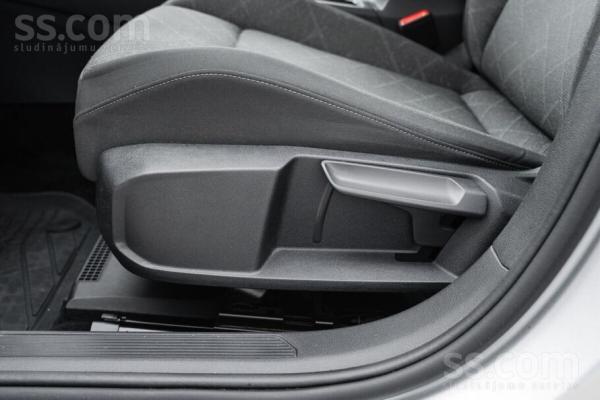 Pelēks Volkswagen Golf VIII 2021 Rīga, ar dzinēja tilpumu 1.50 L un nobraukumu 123 tūkst. km par 16500 €, foto 9 vietnē AUTOMOTO.COM.LV