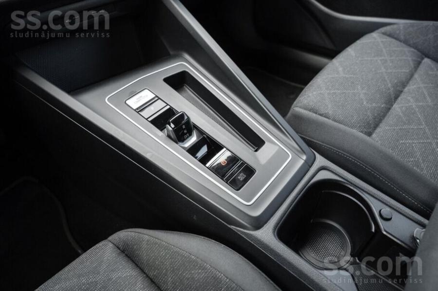 Grey Volkswagen Golf VIII 2021 in Riga, with an engine capacity of 1.50 L and mileage of 166 thousand km for 13750 €, photo 15 on AUTOMOTO.COM.LV
