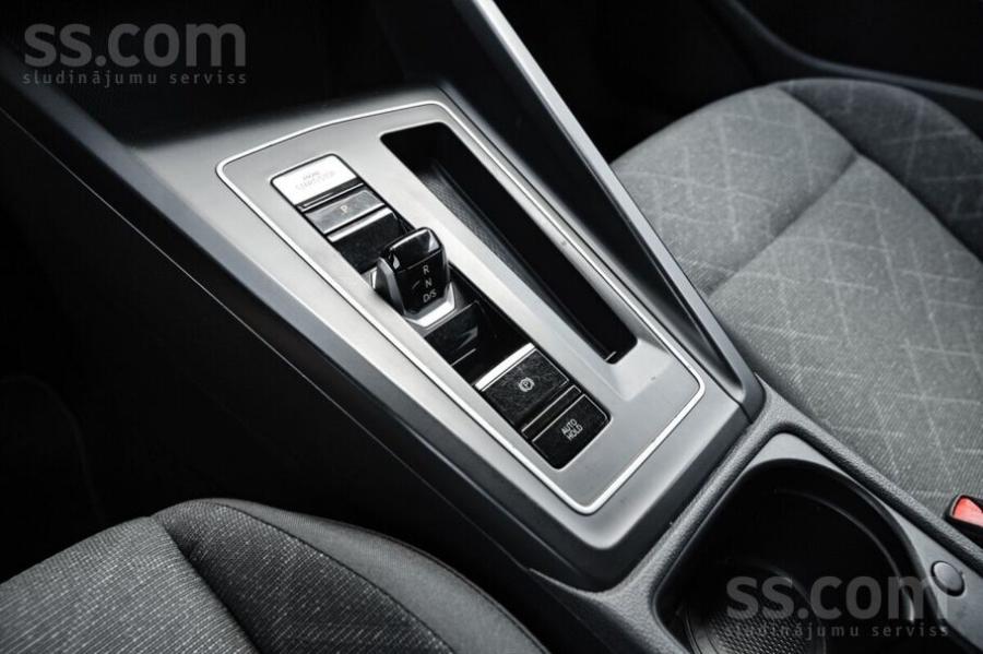 Pelēks Volkswagen Golf VIII 2020 Rīga, ar dzinēja tilpumu 2.00 L un nobraukumu 135 tūkst. km par 20450 €, foto 18 vietnē AUTOMOTO.COM.LV