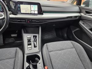 Серый Фольксваген Golf 8 2021 в Екабпилс, объемом двигателя 1.50 л и пробегом 79 тыс. км за 17990 €, фото 21 на AUTOMOTO.COM.LV