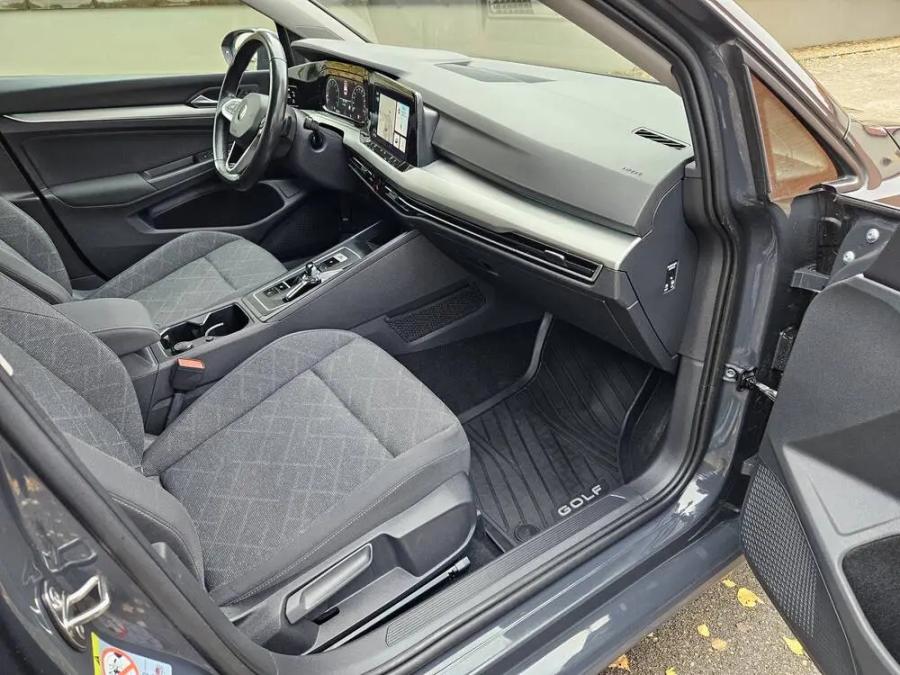 Серый Фольксваген Golf 8 2021 в Екабпилс, объемом двигателя 1.50 л и пробегом 79 тыс. км за 17990 €, фото 23 на AUTOMOTO.COM.LV